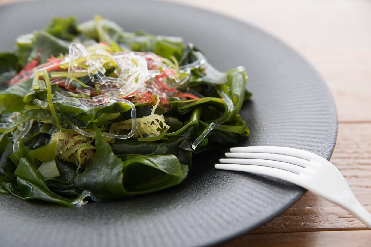 Algen essen: Die Vitalstoffbomben aus dem Meer auf den Teller